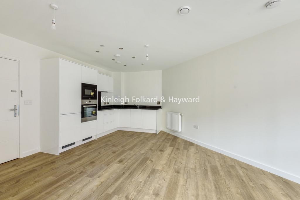 Lakeside Drive Park Royal NW10 1 bed flat - £1,699 pcm (£392 pw)