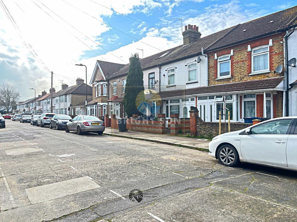 Southall UB2 3 bed terraced house - £550,000