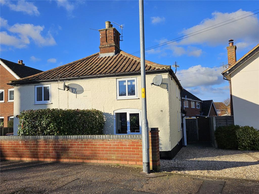 Norwich Road, Wymondham, Norfolk, NR18 2 bed semi-detached house - £290,000