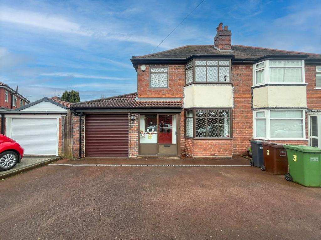 Meadow Grove, Solihull B92 3 bed semi-detached house - £338,000