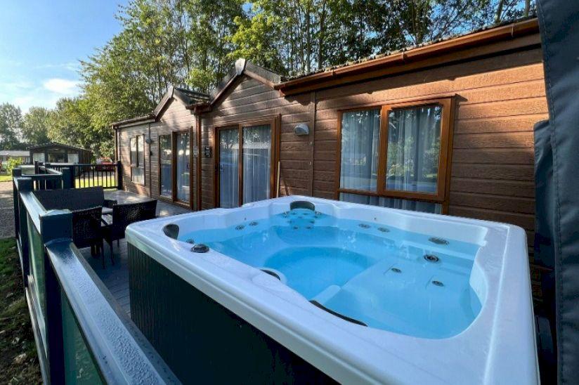 Willow Pastures Country Park... 2 bed lodge - £85,000