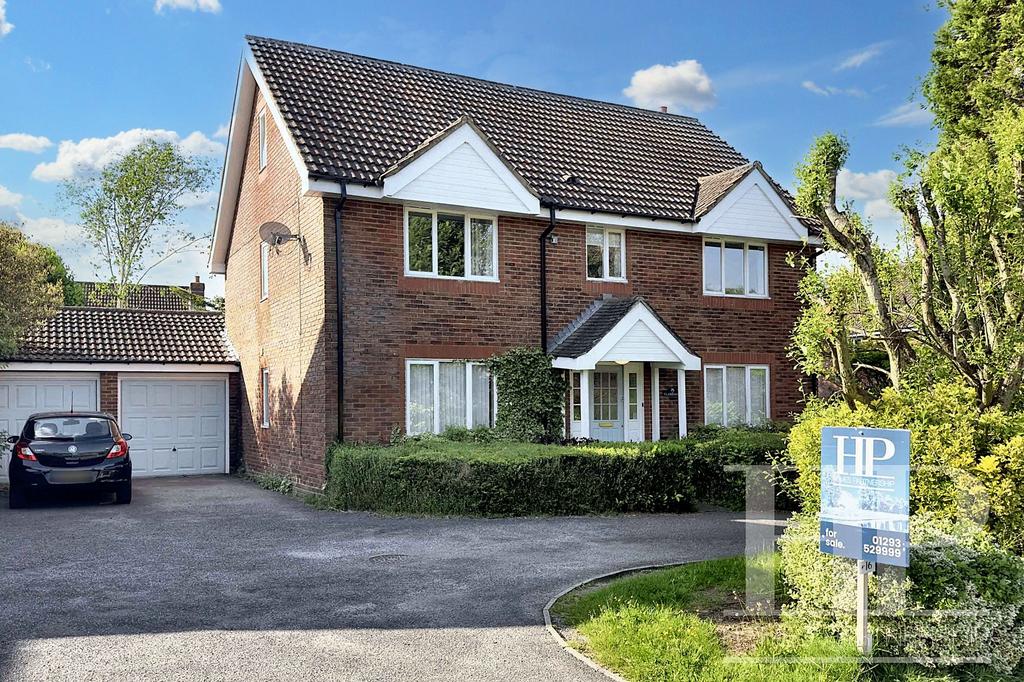 Moorland Road, Crawley RH10 6 bed detached house - £750,000