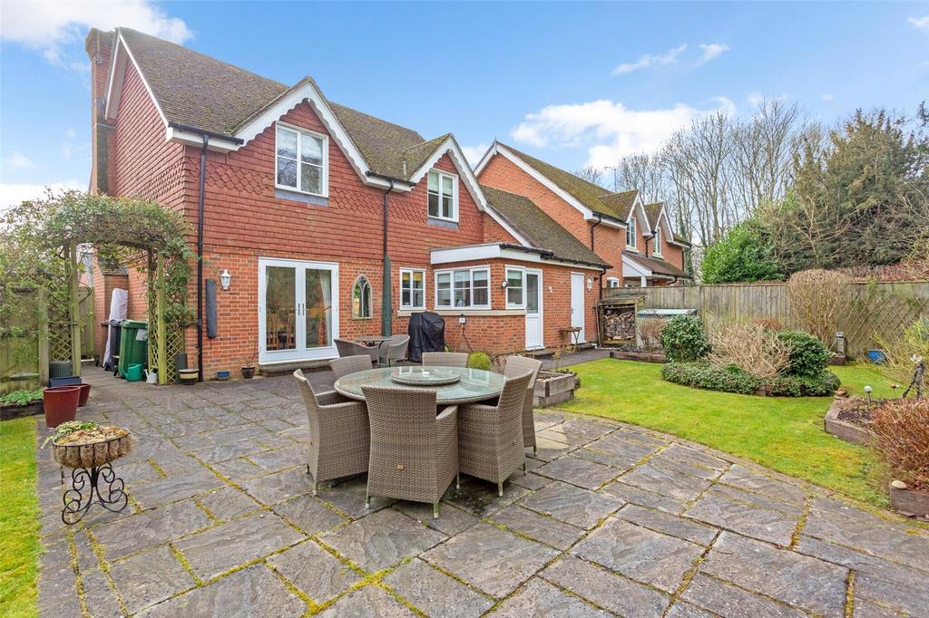 Silvers Close, Ramsdell, RG26 3 bed detached house - £600,000