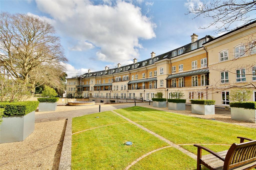 Heathside Crescent, Woking, Surrey, GU22 2 bed apartment - £350,000