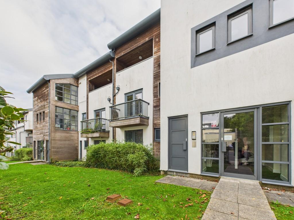 Endeavour Court, Stoke PL1 2 bed apartment - £950 pcm (£219 pw)