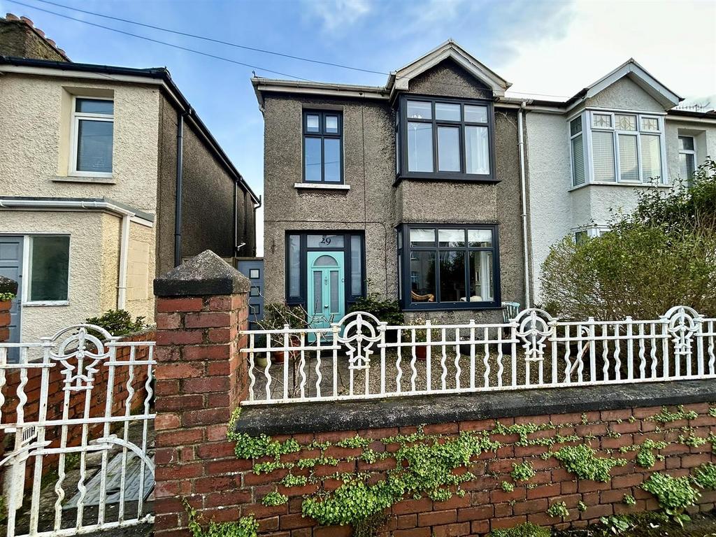 Stradey Park Avenue, Llanelli 3 bed semi-detached house - £240,000