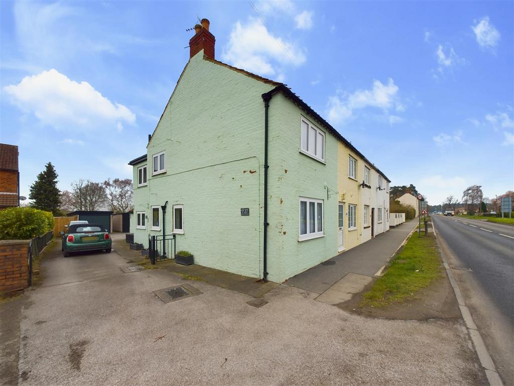 27 Scarborough Road, Rillington... 2 bed end of terrace house - £195,000