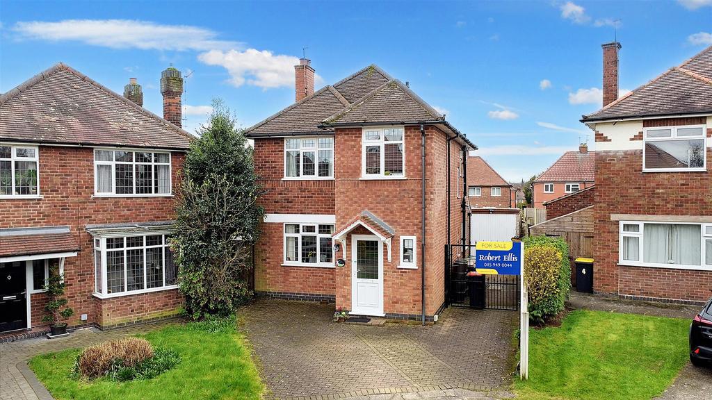 Arthur Avenue, Stapleford, Nottingham 3 bed detached house - £275,000