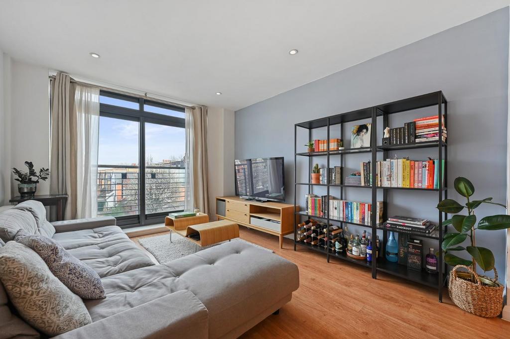 Vandervell Court London W3 2 Bed Flat To Rent £2 500 Pcm £577 Pw