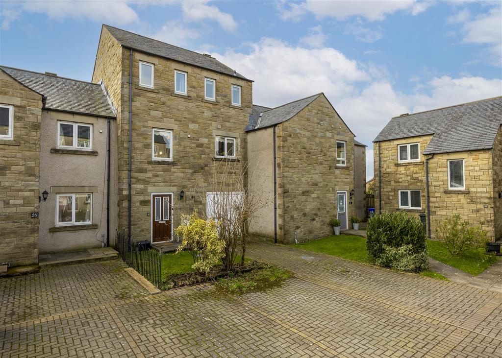 24 Green Meadow Close, Ingleton 3 bed townhouse - £235,000