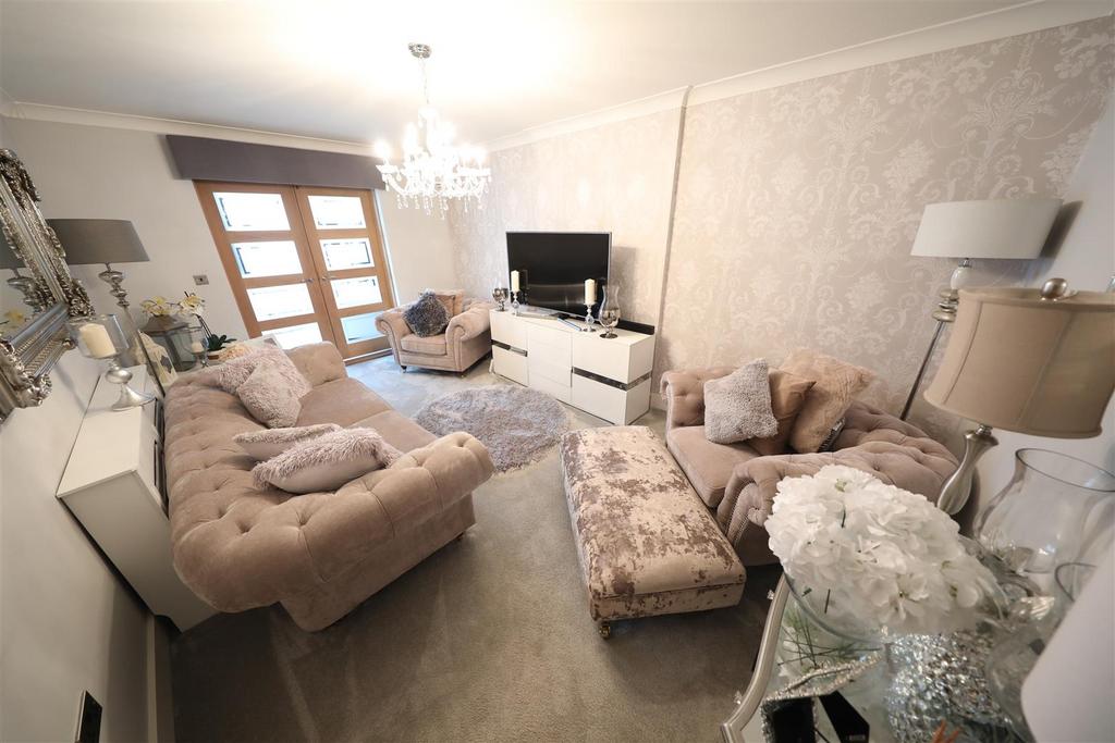 Bishop Alcock Road, Hull 4 bed detached house for sale - £295,000