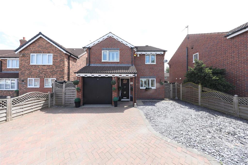 Bishop Alcock Road, Hull 4 bed detached house - £295,000