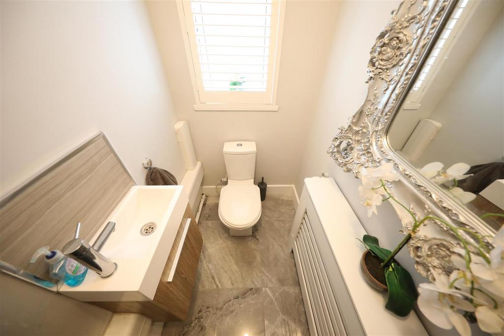Bishop Alcock Road, Hull 4 bed detached house - £295,000