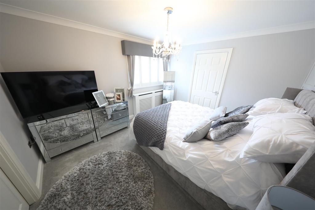 Bishop Alcock Road, Hull 4 bed detached house - £295,000
