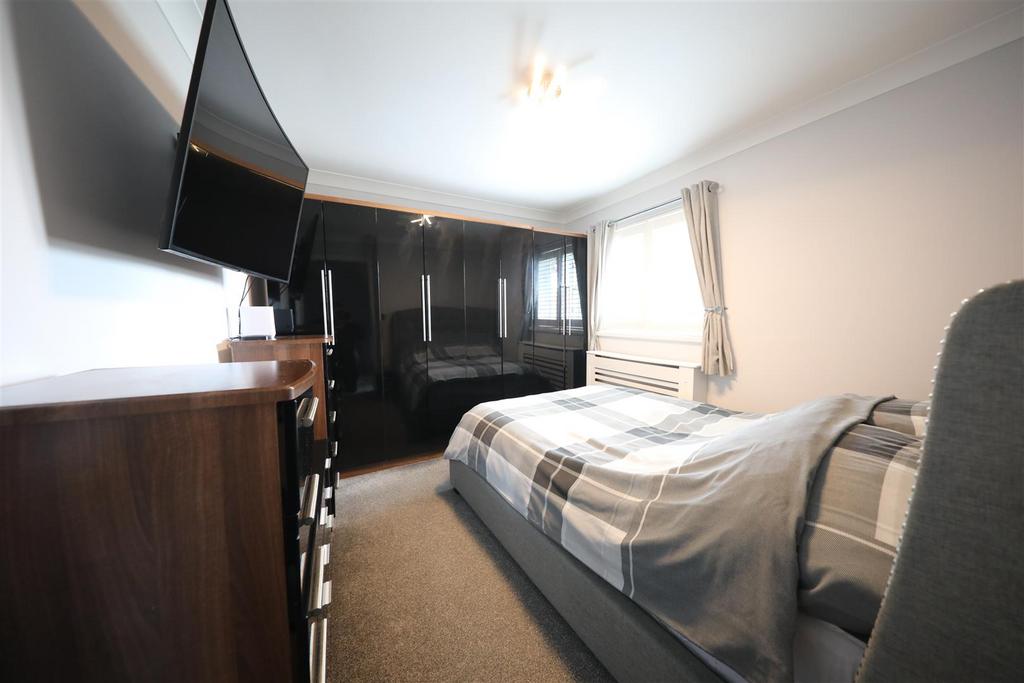 Bishop Alcock Road, Hull 4 bed detached house - £295,000