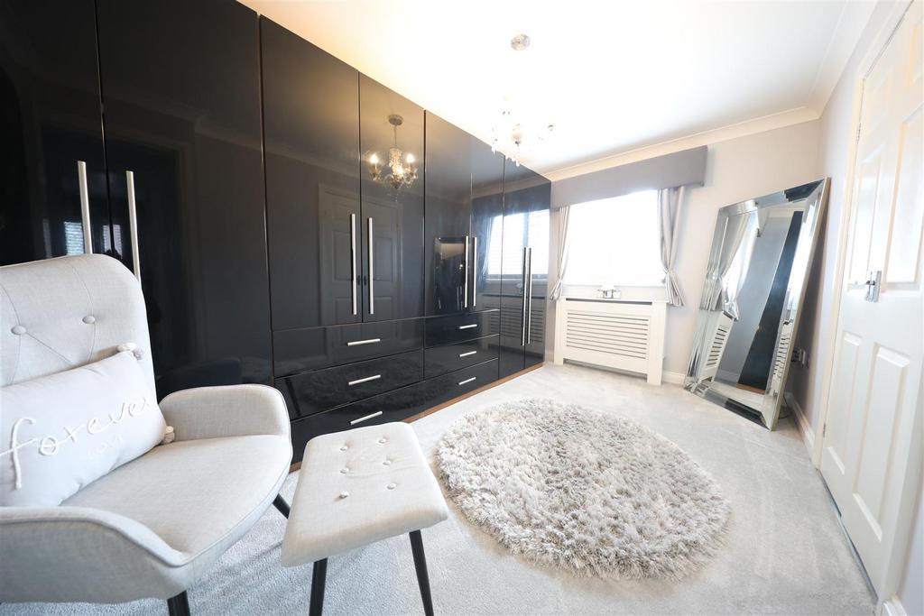 Bishop Alcock Road, Hull 4 bed detached house - £295,000