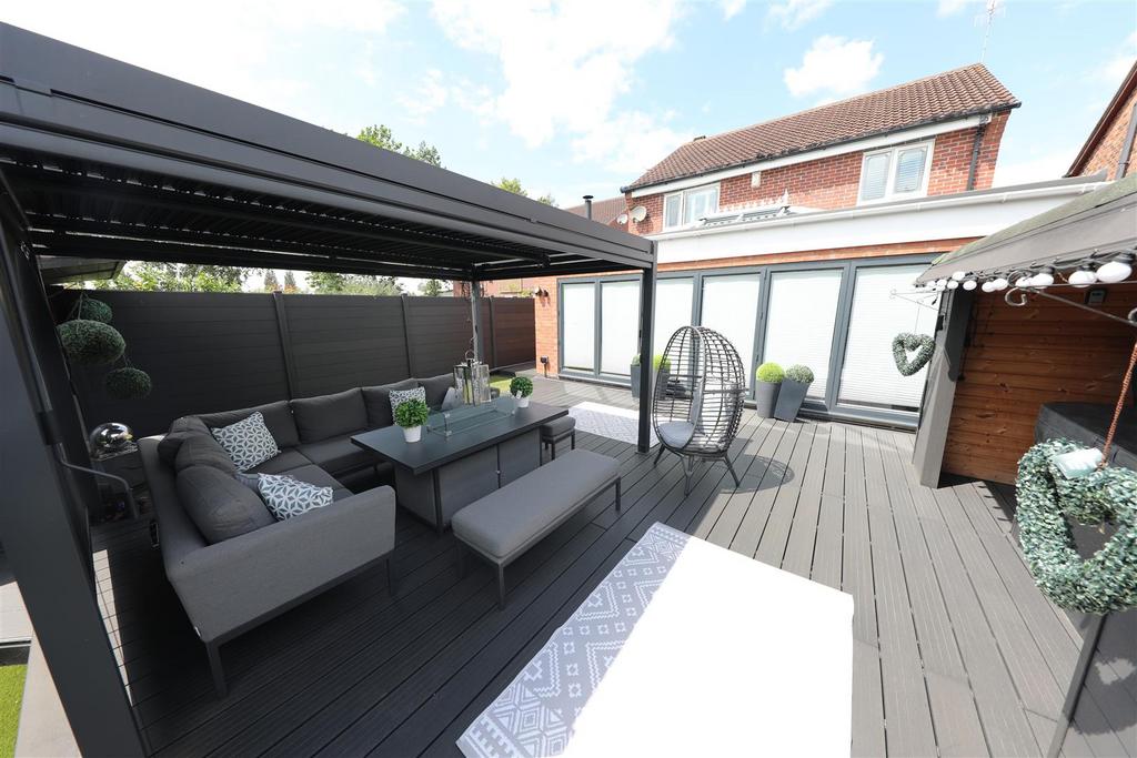 Bishop Alcock Road, Hull 4 bed detached house - £295,000