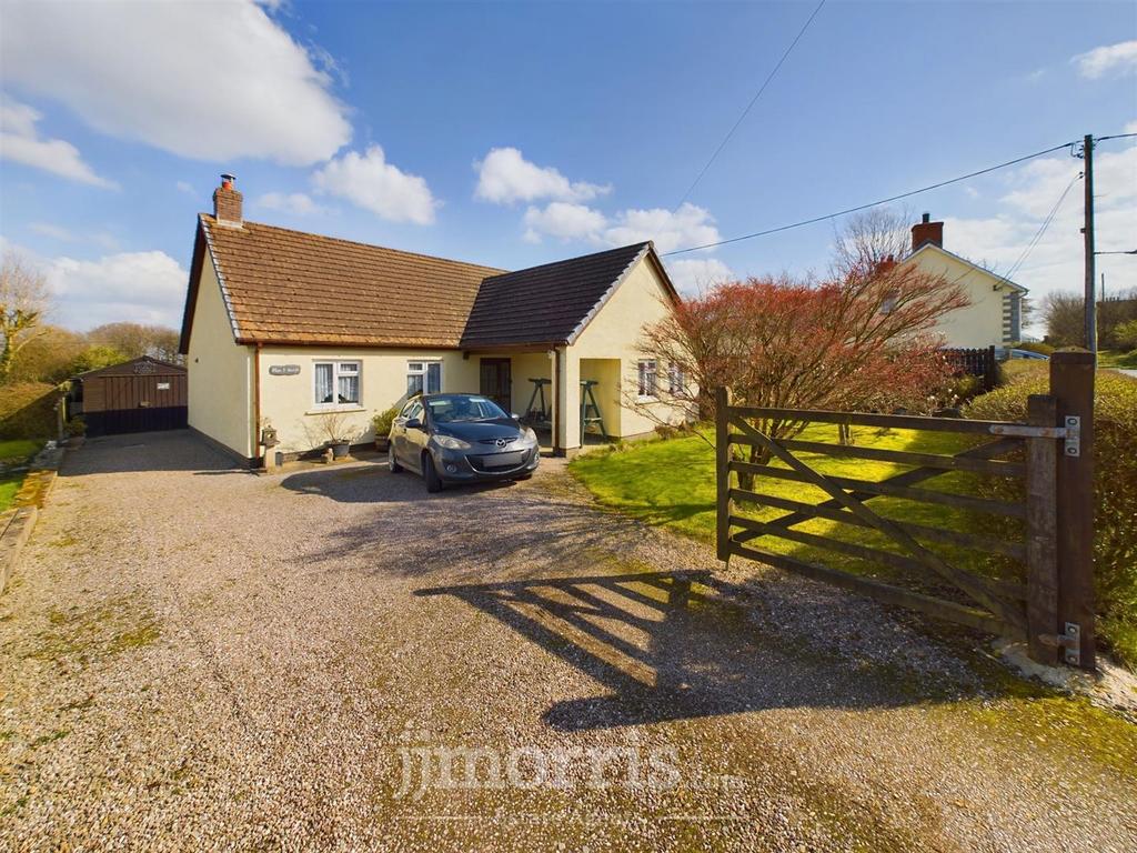 Boncath 3 bed detached bungalow - £350,000