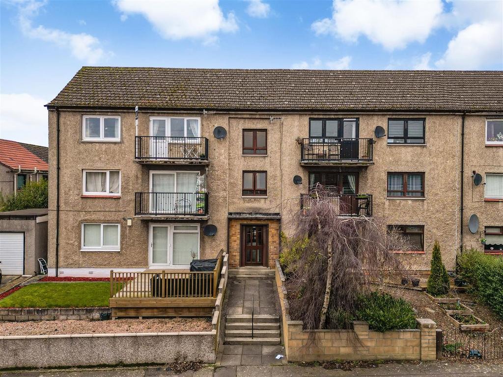 Myrekirk Terrace, Dundee DD2 3 bed flat - £85,000
