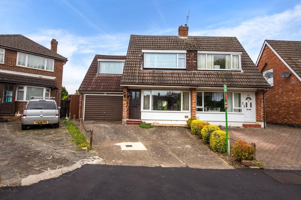The Glade, Staines-upon-Thames, TW18 3 bed semi-detached house - £475,000
