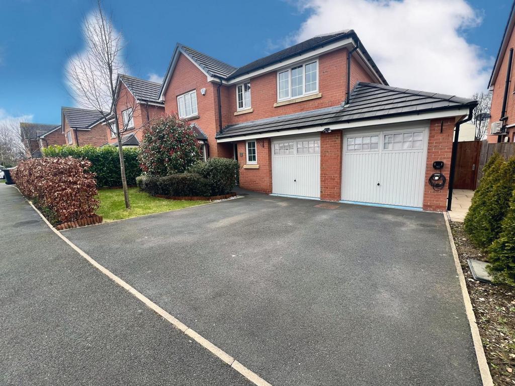 Bishops Close, Poulton-Le-Fylde FY6 4 bed detached house - £500,000