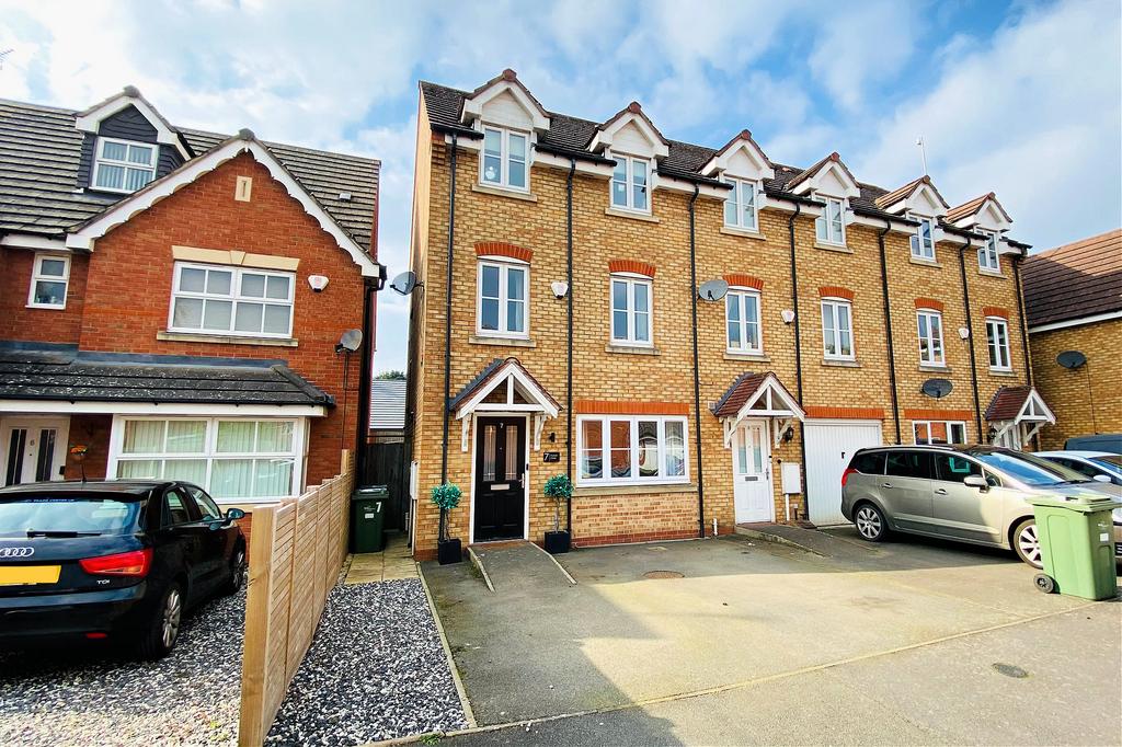 Parnell Close, Littlethorpe, LE19 4 bed townhouse - £299,950