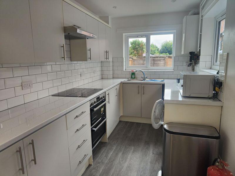 Knight Street, Worcester WR2 Mixed use - £490 pcm (£113 pw)