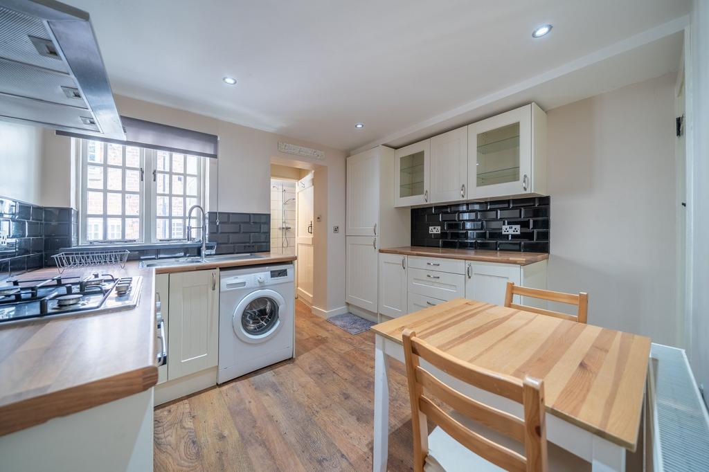 Gateacre Village, Liverpool, L25 2 bed cottage - £190,000