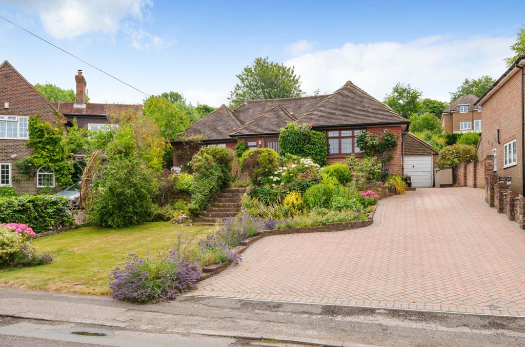 Manor Way, Guildford GU2 4 bed detached house - £800,000
