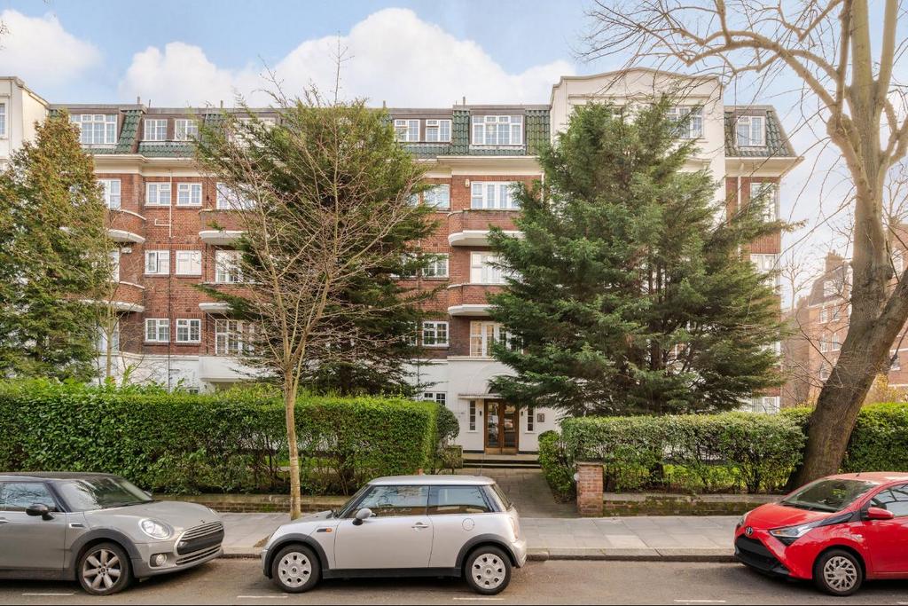 Acol Road, South Hampstead 2 bed flat - £600,000