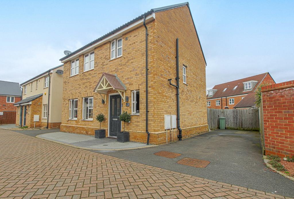 Otter Place, Stanway, Colchester... 3 bed detached house - £1,650 pcm ...
