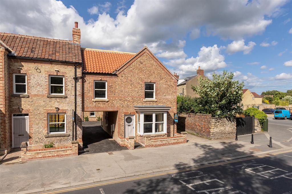 Westgate, Pickering YO18 3 bed house - £289,000