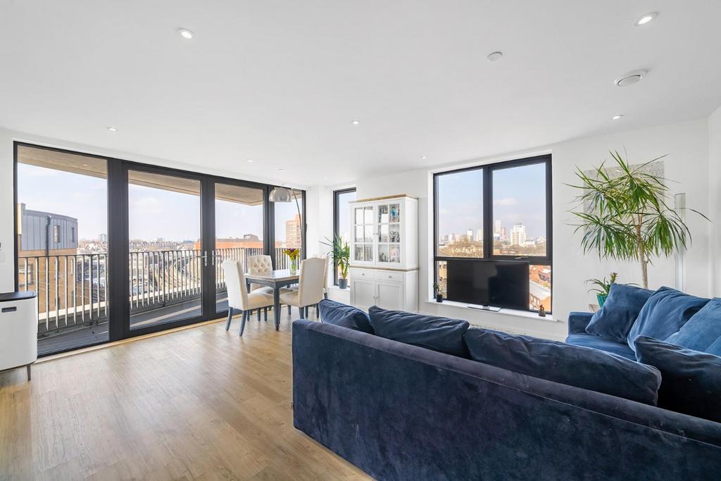 Coal Lane,SW9 3 bed flat - £700,000