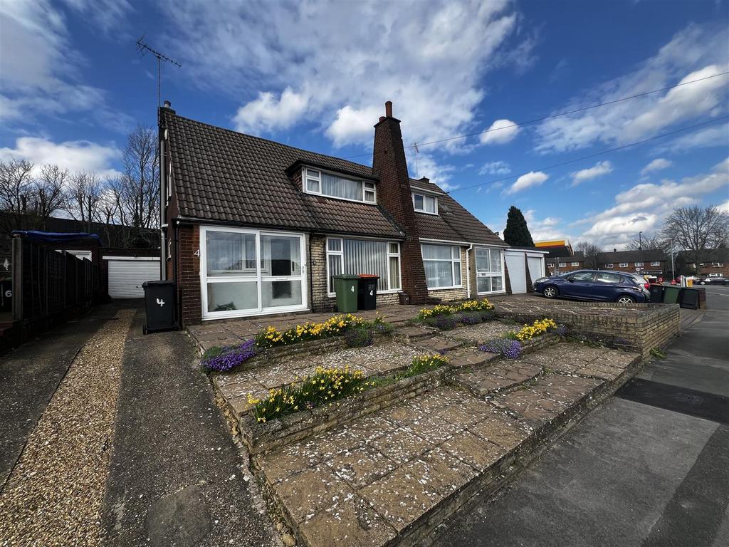 Wilbury Drive, Dunstable 3 bed semi-detached house for sale - £350,000