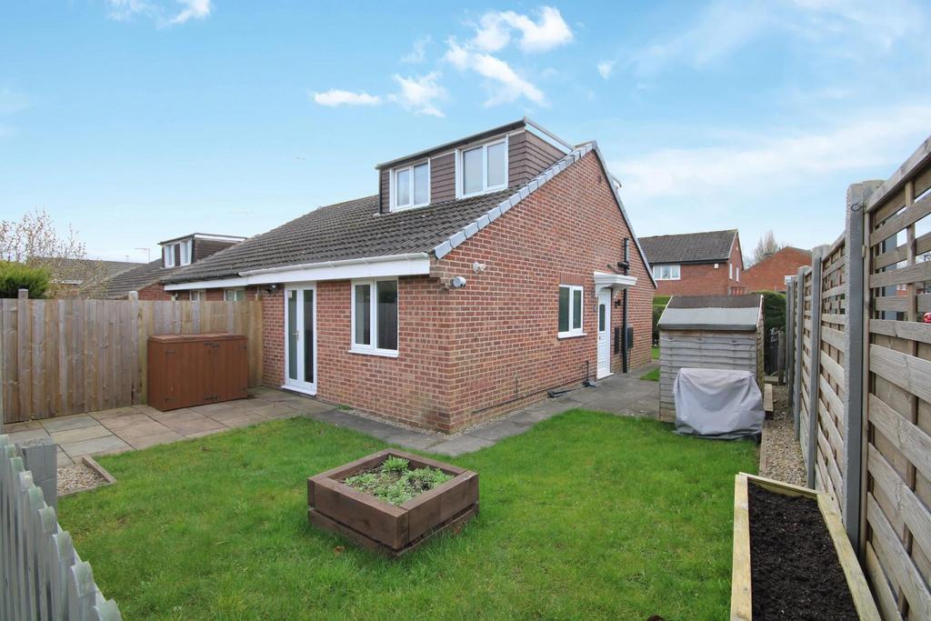 Crowberry Drive, Harrogate, HG3 2UF 3 bed house - £245,000