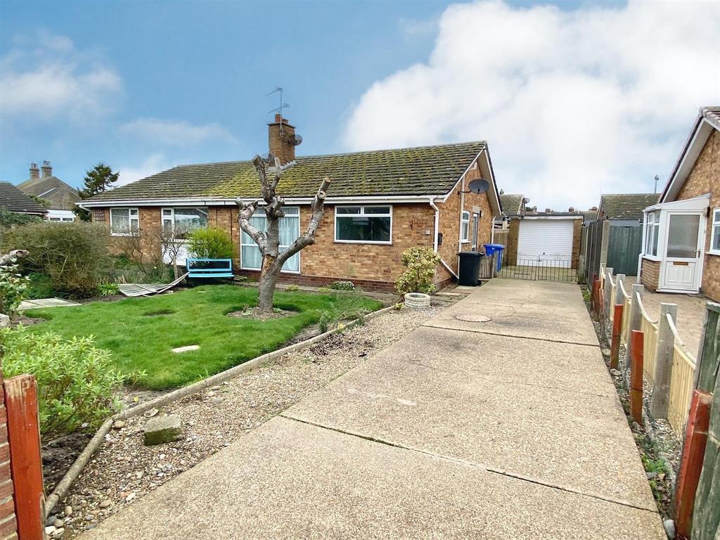 Cunningham Way, East Pakefield... 2 bed semi-detached bungalow - £230,000