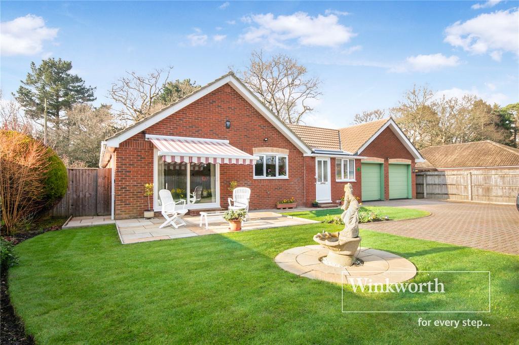 Ferndown, Ferndown BH22 3 bed bungalow for sale - £600,000
