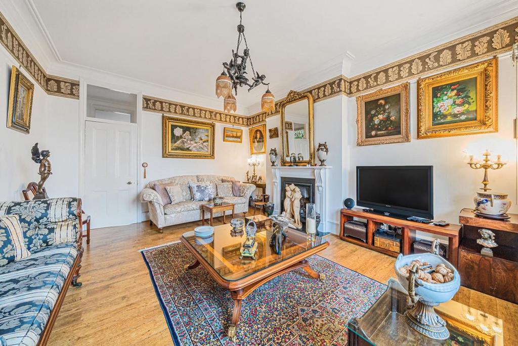 Erpingham Road, Putney 4 bed flat - £1,295,000