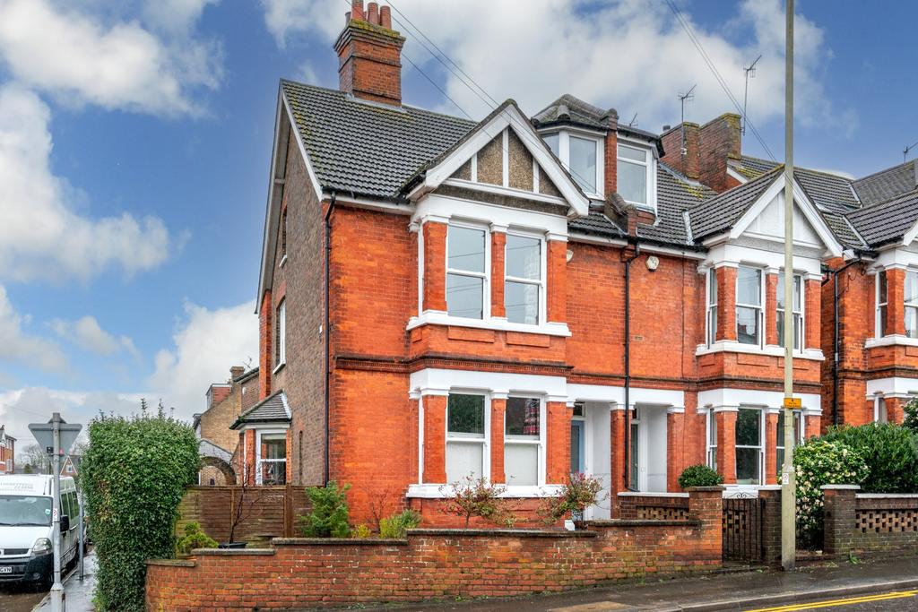 Fishery Road, Boxmoor, Hemel... 5 bed semi-detached house - £790,000
