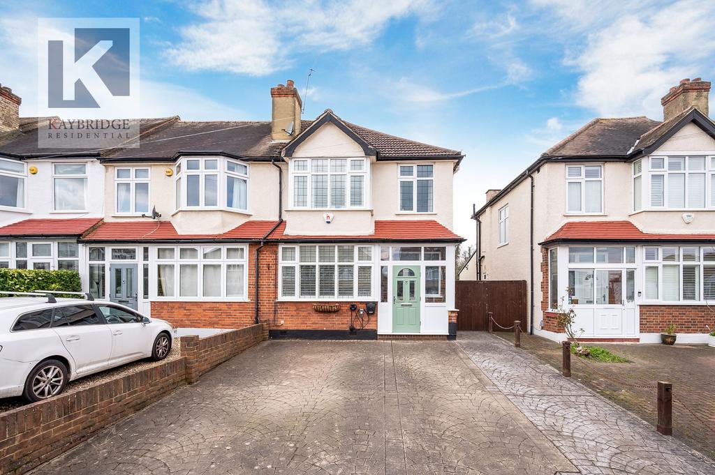 Stoneleigh Avenue, Worcester Park, KT4 3 bed end of terrace house - £650,000