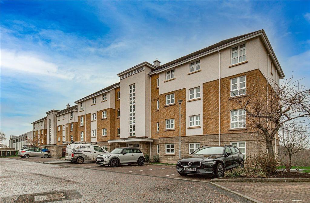 The Paddock, Hamilton, ML3 3 bed flat - £250,000