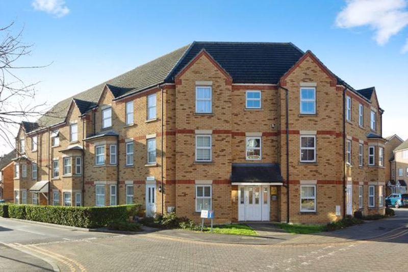 3 Hyde Close, Romford RM1 2 bed flat - £315,000