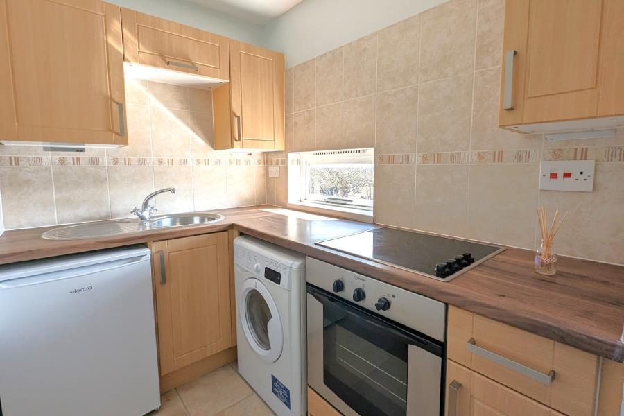 Veryan, Woking GU21 1 bed flat - £1,250 pcm (£288 pw)