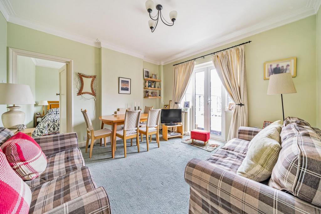 Sutton Court Road, Chiswick 1 bed flat - £415,000
