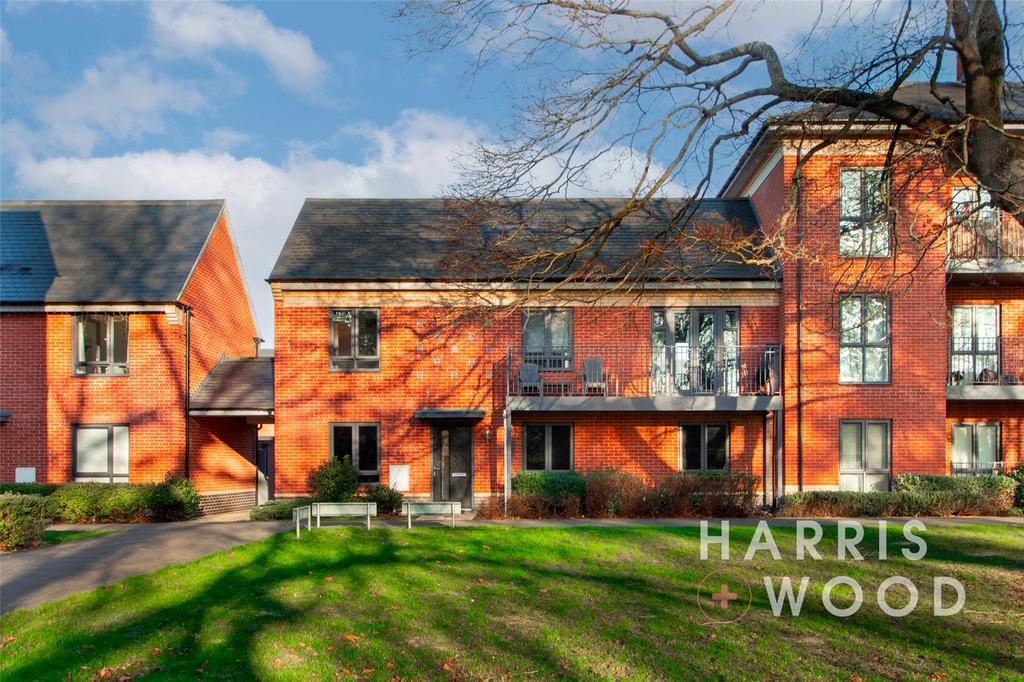 Colchester, Essex CO4 2 bed coach house - £250,000