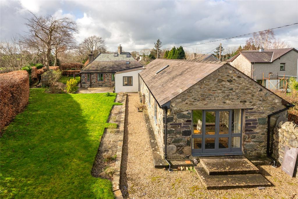 Pentir, Bangor, Gwynedd, LL57 5 bed detached house - £465,000