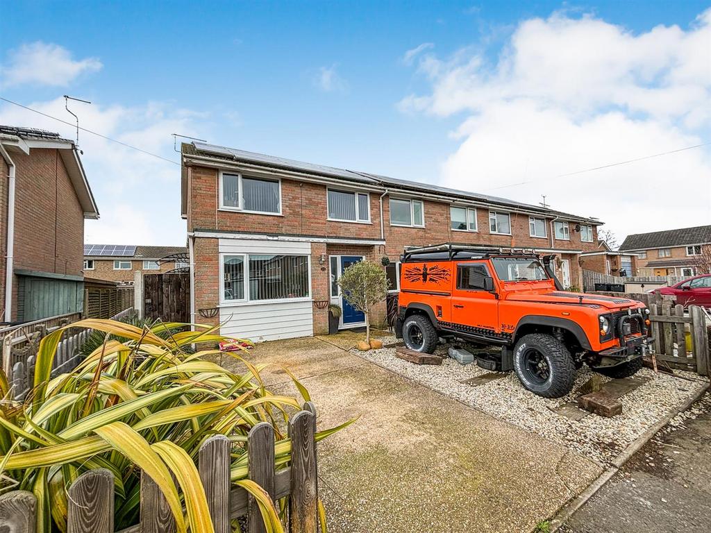 Hibbs Close, Poole BH16 3 bed end of terrace house - £315,000