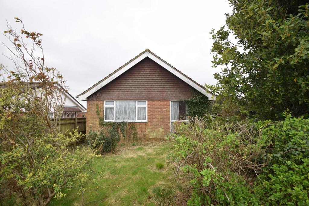 Pinewood Close, Eastbourne BN22 2 bed detached bungalow - £200,000
