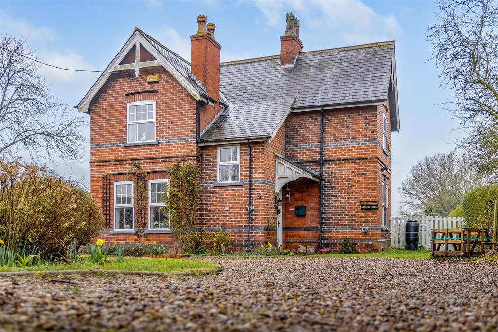 Fledborough, Newark 3 bed cottage - £375,000