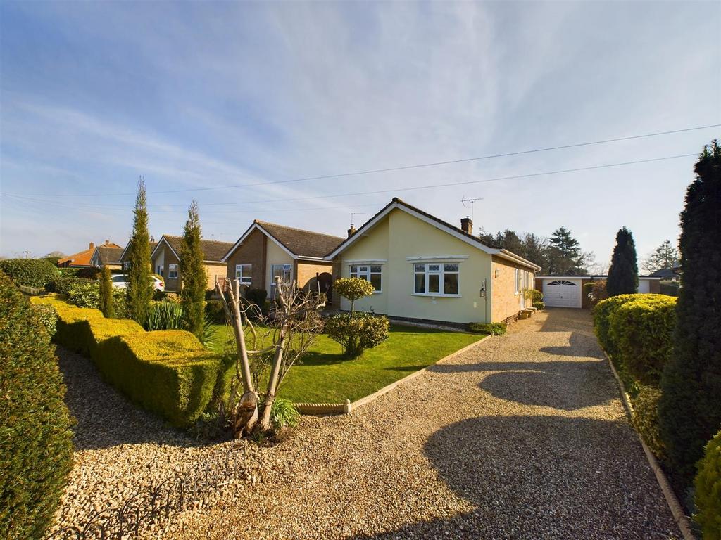 Smugglers Lane, Reepham 3 bed detached bungalow - £375,000